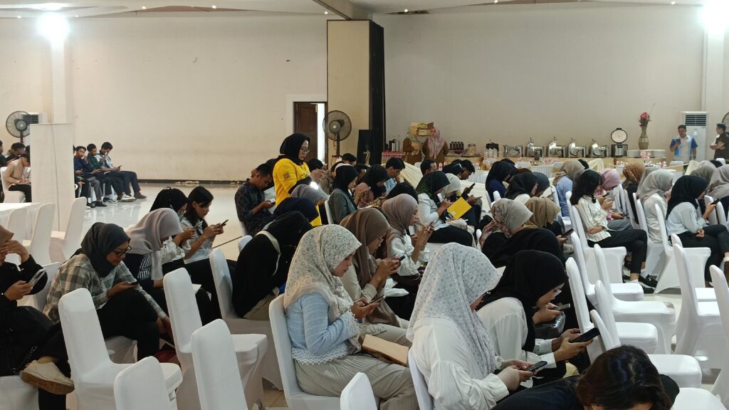 Alfamart dan BRIK mix Apresiasi Program Disnaker Tangerang yang ...